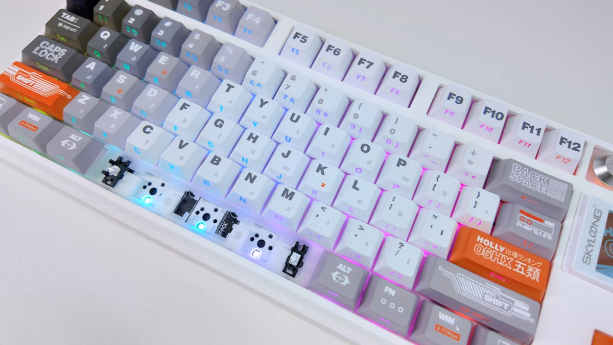 Đánh giá Skyloong GK104 Pro: Bàn phím cơ với 2 màn hình LCD