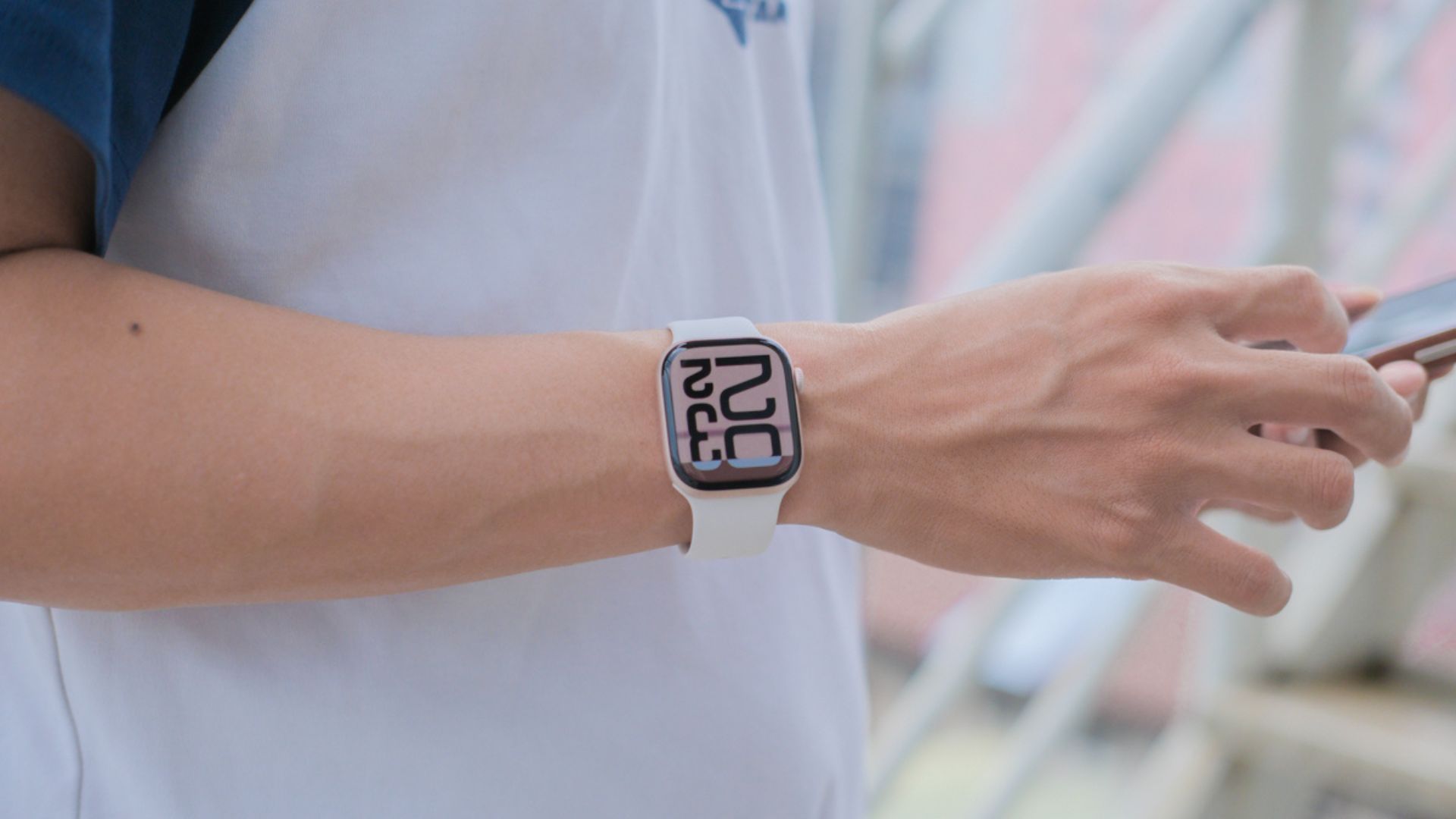 Mở hộp và trên tay Apple Watch Series 10 chính hãng: Nhẹ hơn, viền màn ...