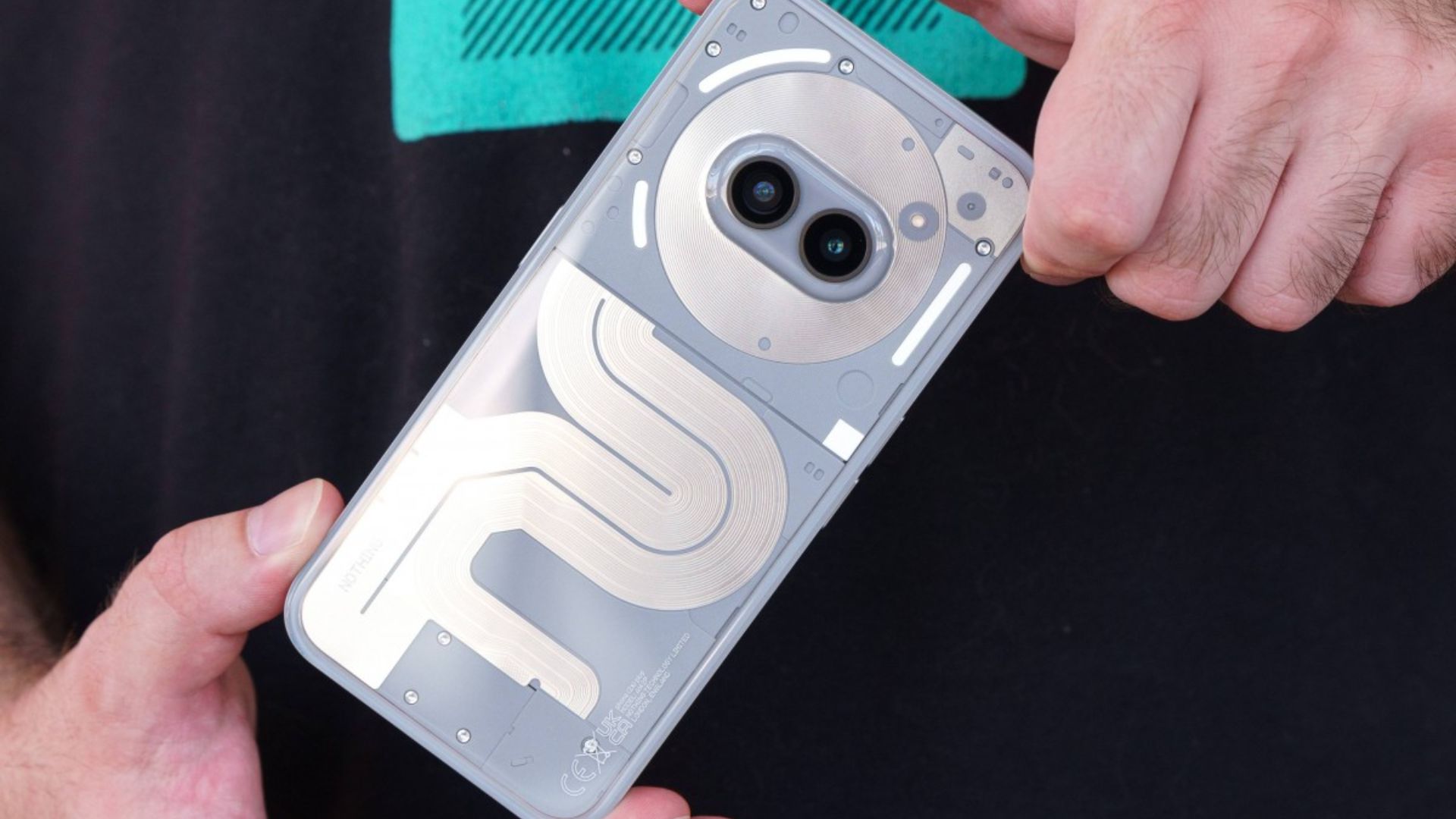 Cận cảnh Nothing Phone (2a) Plus: Dimensity 7350 Pro 5G, camera selfie ...