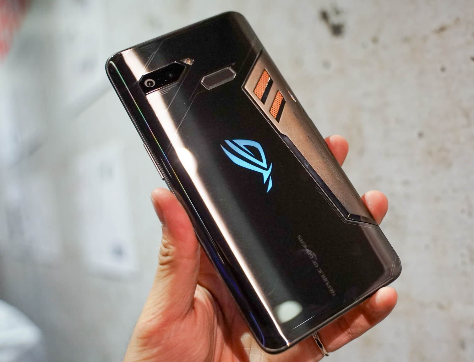 ASUS ROG Phone 8GB RAM, Snapdragon 845 ra mắt: Giá 19.9 triệu, cơ hội ...