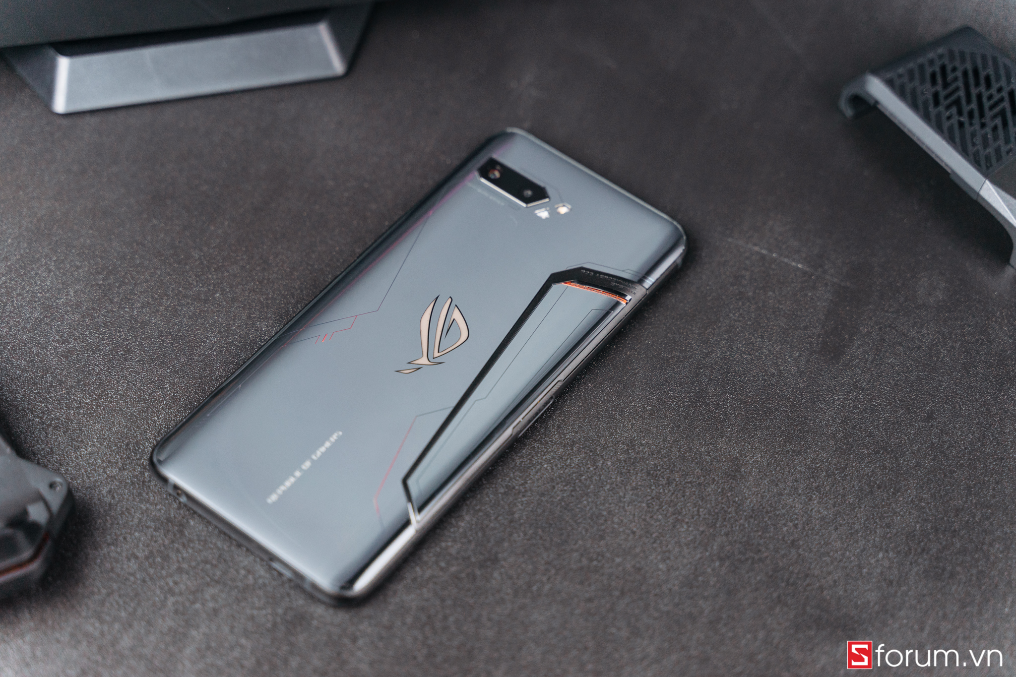Đánh giá ASUS ROG Phone 2: "Quái vật khổng lồ" trong làng gaming smartphone
