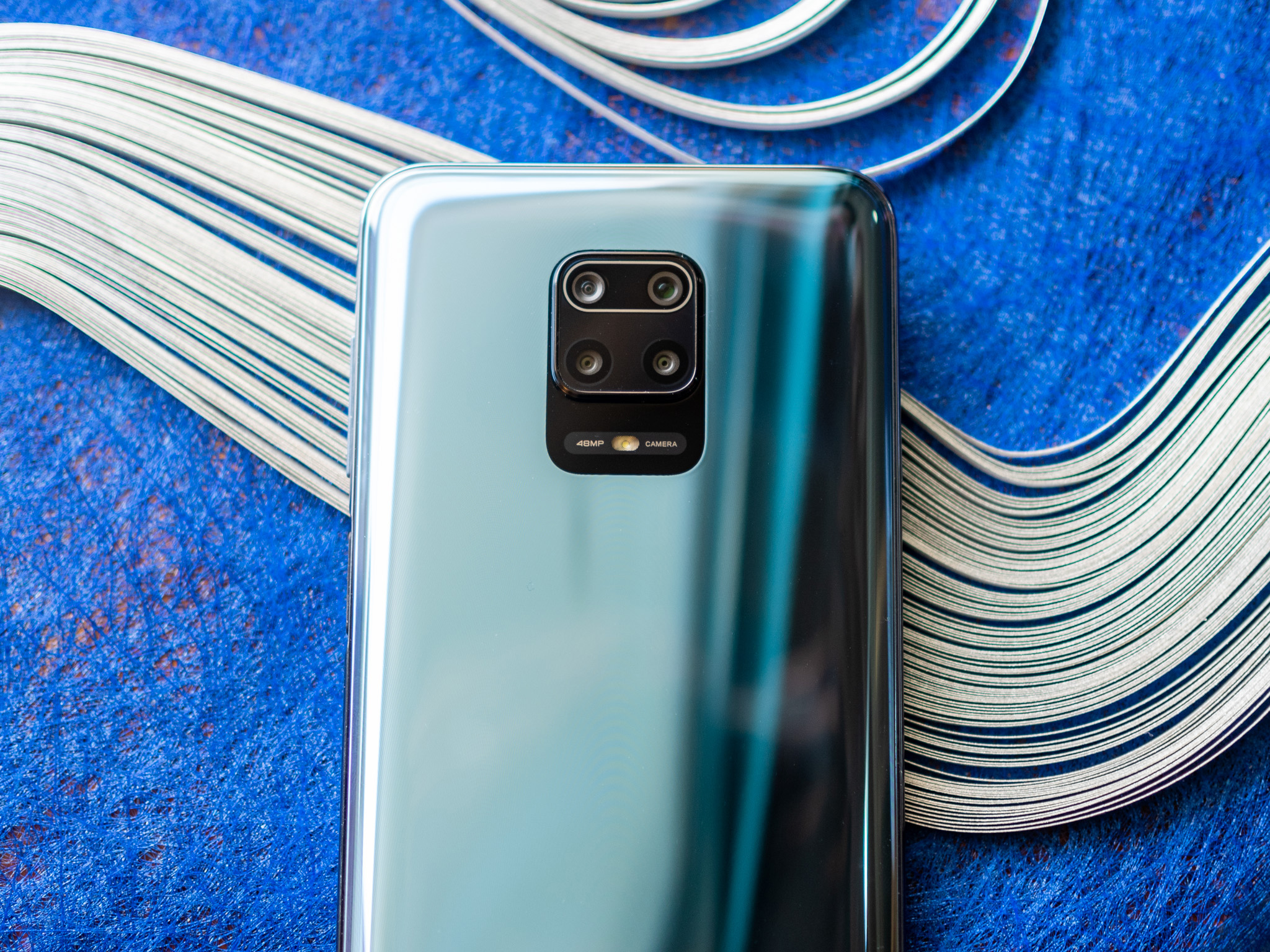 Cận cảnh Redmi Note 9 Pro với cụm camera dị nhất thế giới