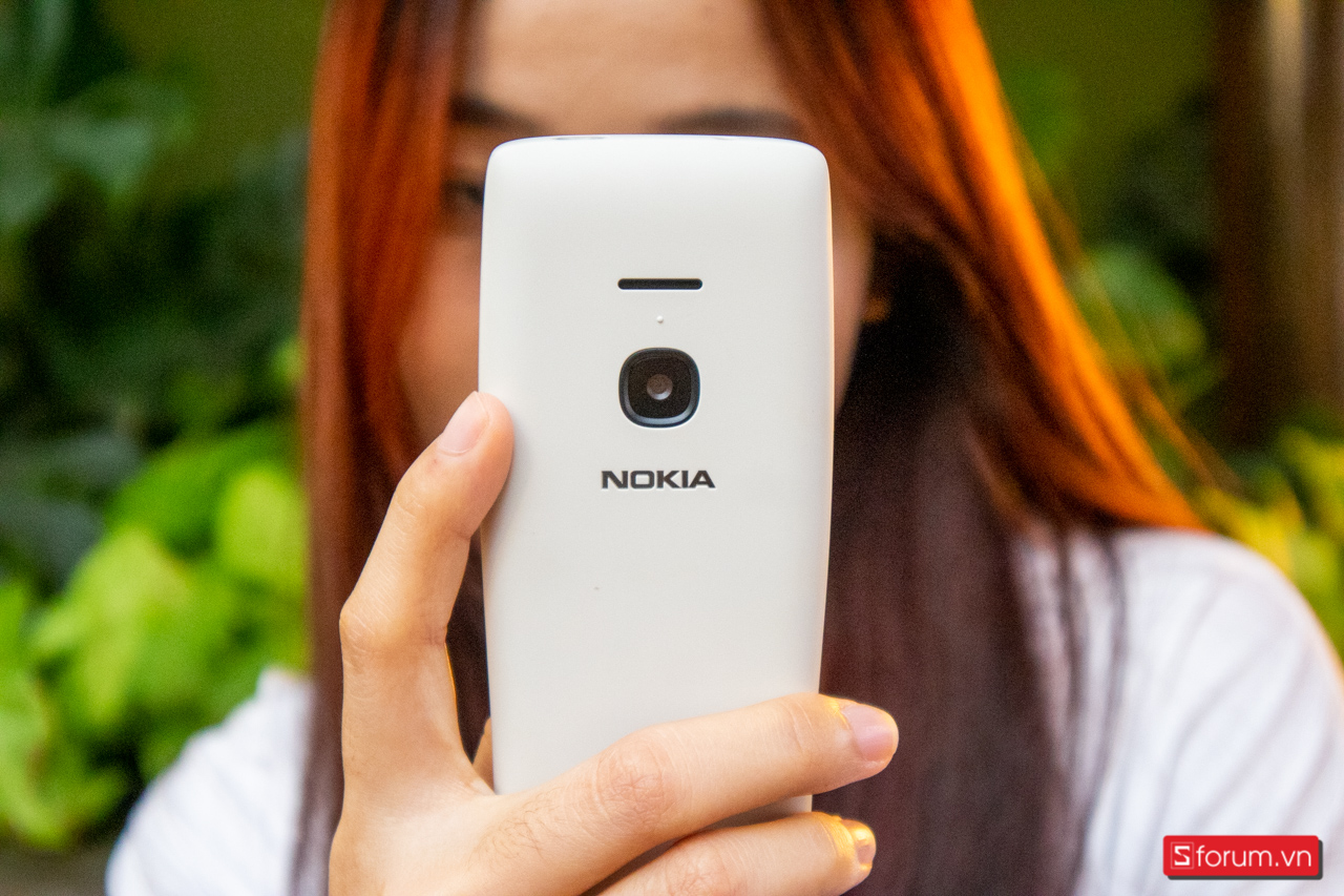 Trên tay Nokia 8210 4G: Thiết kế huyền thoại, bổ sung thêm camera, trang kết bị kết nối 4G