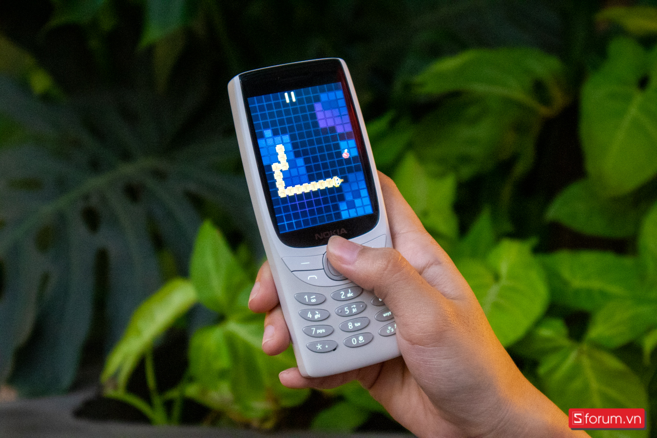 Trên tay Nokia 8210 4G: Thiết kế huyền thoại, bổ sung thêm camera, trang kết bị kết nối 4G