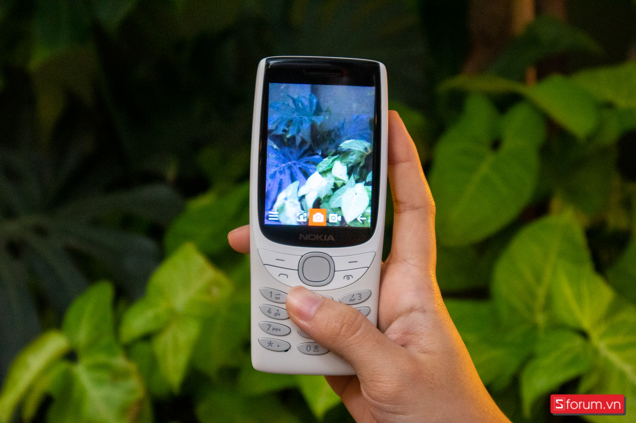 Trên tay Nokia 8210 4G: Thiết kế huyền thoại, bổ sung thêm camera, trang kết bị kết nối 4G