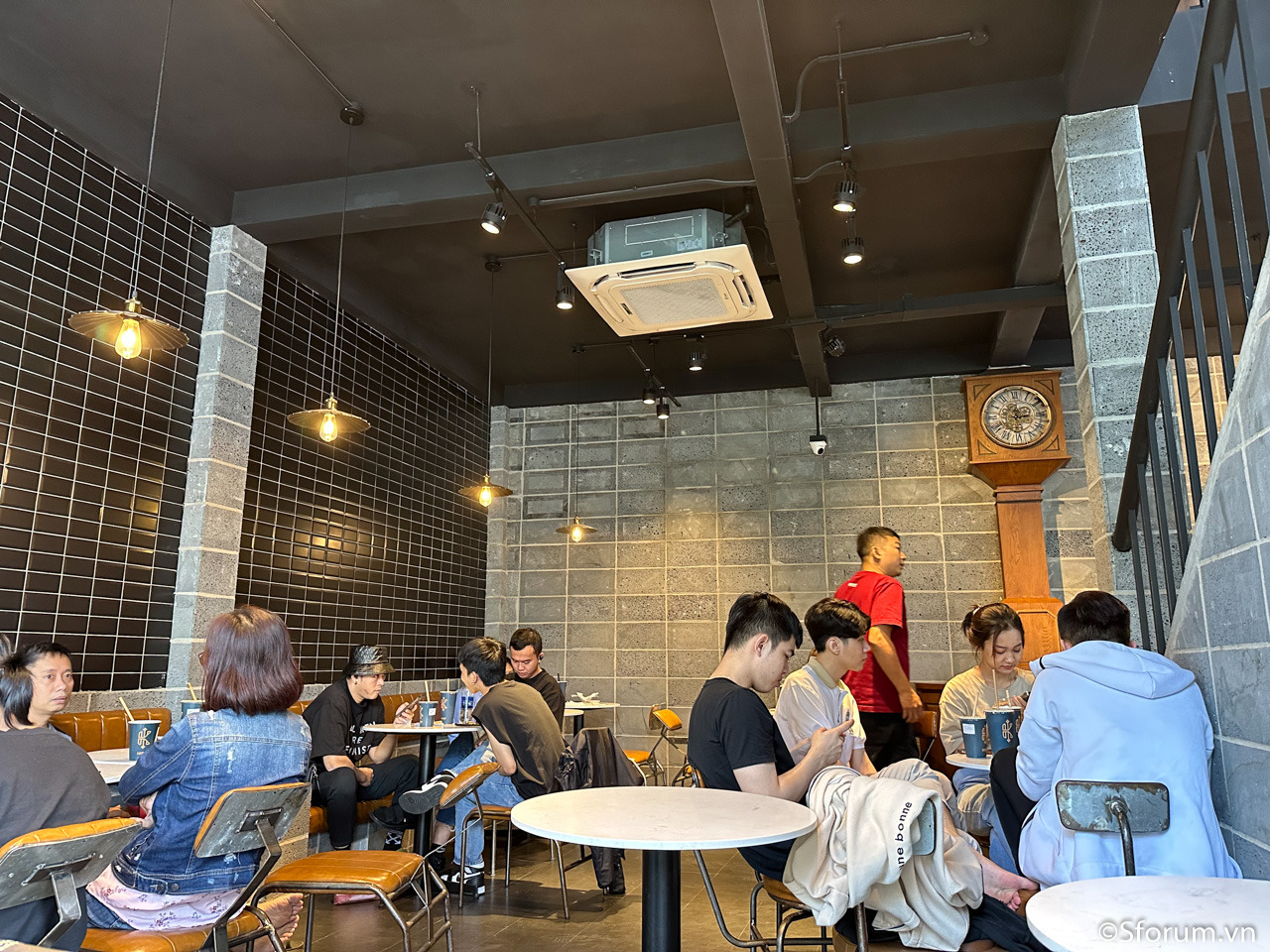 Mời bạn đọc xem ảnh chụp nhanh loanh quanh Sài Gòn từ camera của iPhone ...