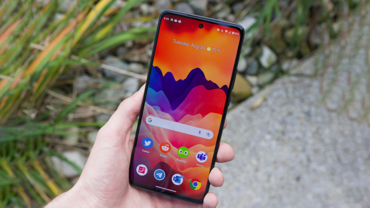 Đánh giá Motorola Moto Edge (2022): Đối thủ bất ngờ của Google Pixel 6 ...