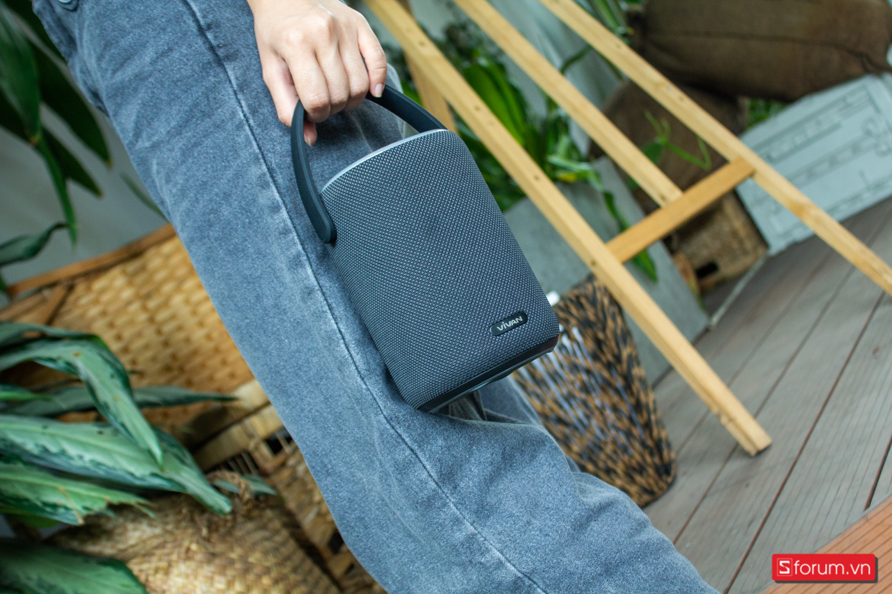 Trên tay loa VIVAN VS50: Lựa chọn đáng chú ý khi picnic, camping cùng ...