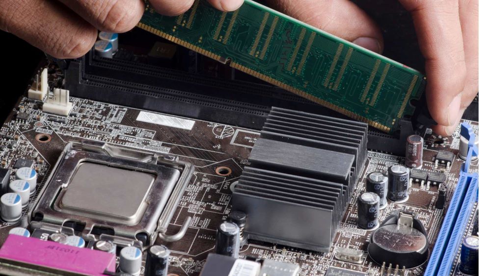 RAM laptop là gì? Khi nào bạn cần nâng cấp RAM laptop là phù hợp
