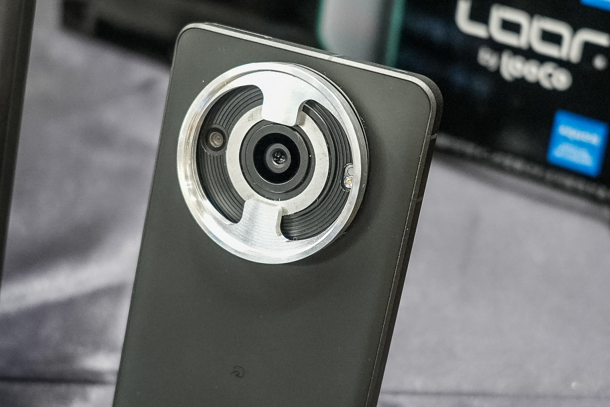 Cận cảnh Sharp Aquos R8 Pro: Thiết kế đậm chất Nhật Bản, cảm biến 1 inch cùng nhiều phụ kiện thú vị