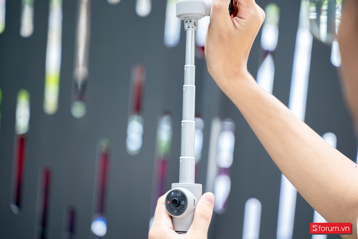 Trên tay insta360 Flow: Chiếc gimbal siêu gọn, chỉ bằng 1 gang tay ...