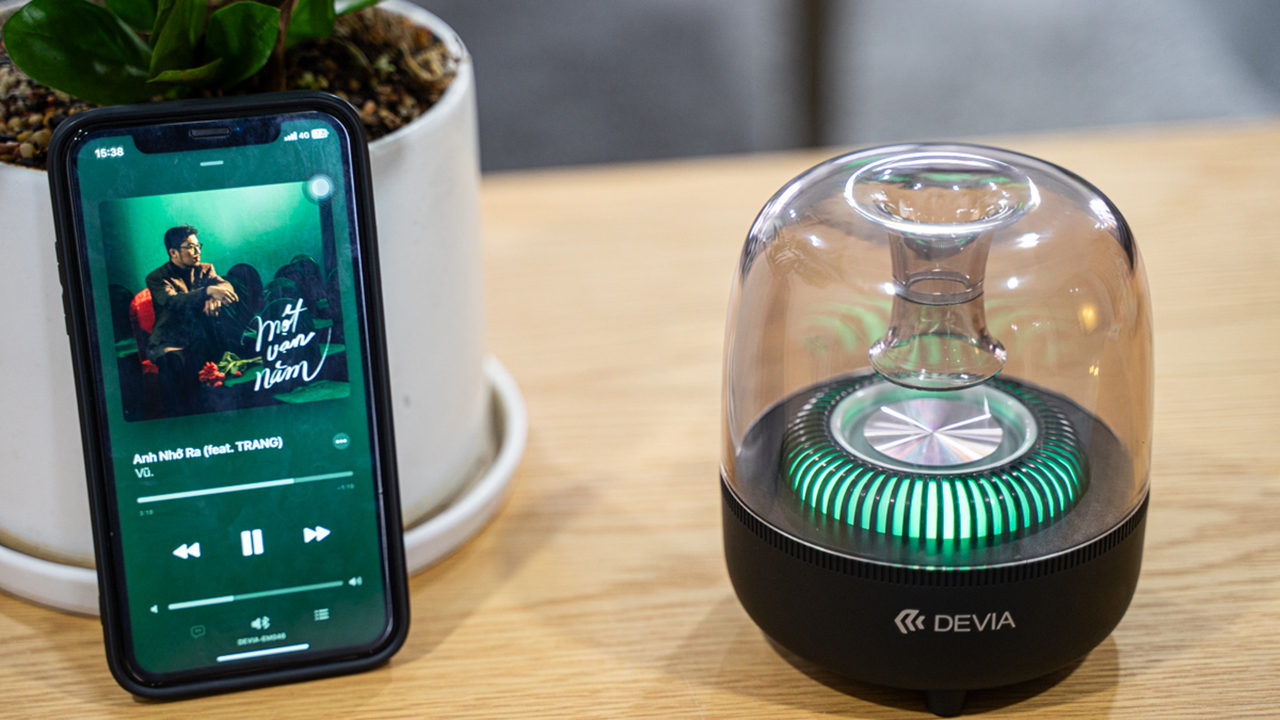 Trên tay chiếc loa giá chưa đến 500K có vỏ trong suốt, đèn LED RGB, vừa ...