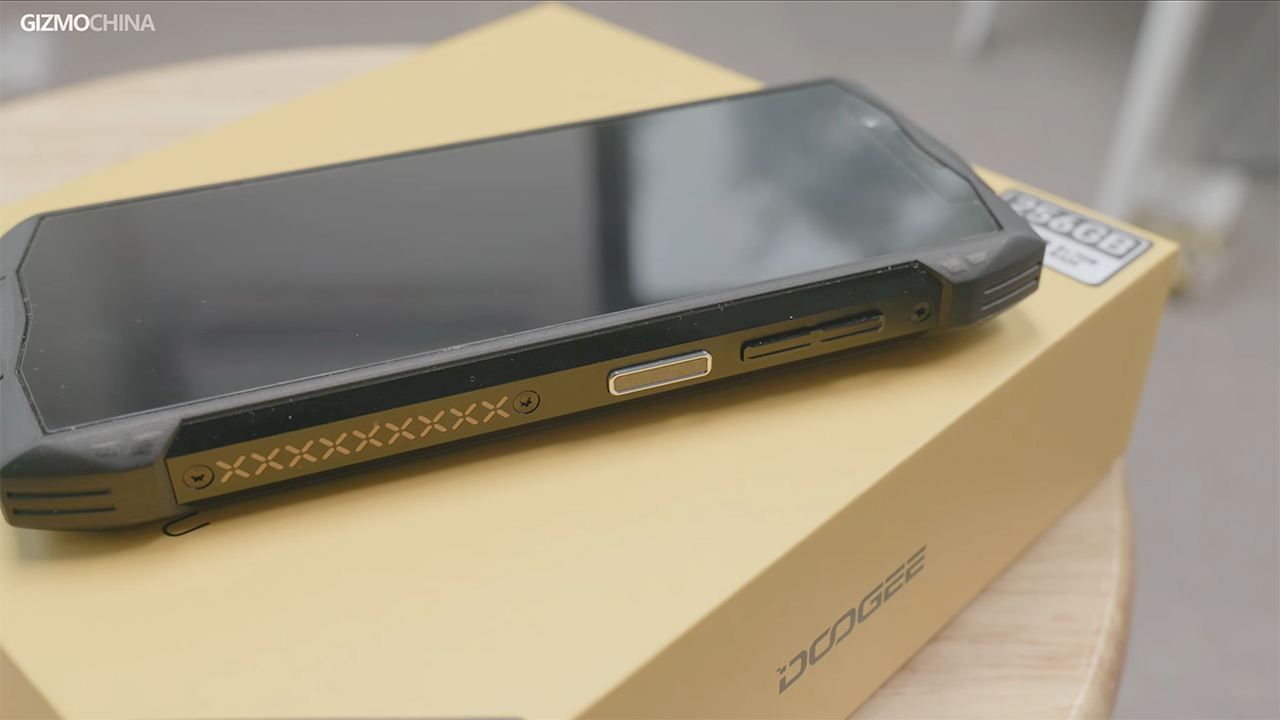Cận cảnh DOOGEE S Mini: Điện thoại mini 4.5 inch siêu bền, RAM 15GB ...
